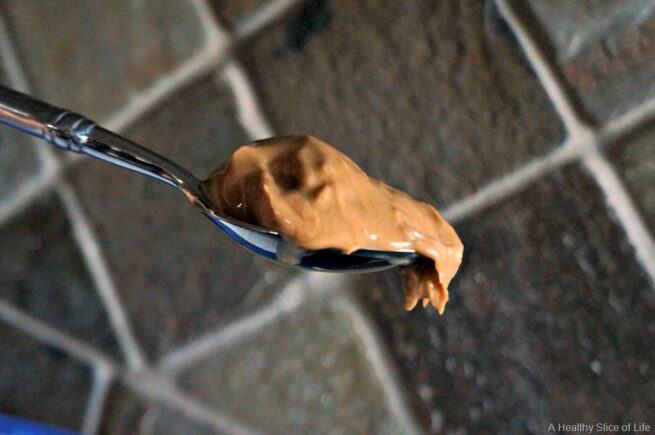 Homemade Lara-Balls With Cashews, Dates and Peanut Butter